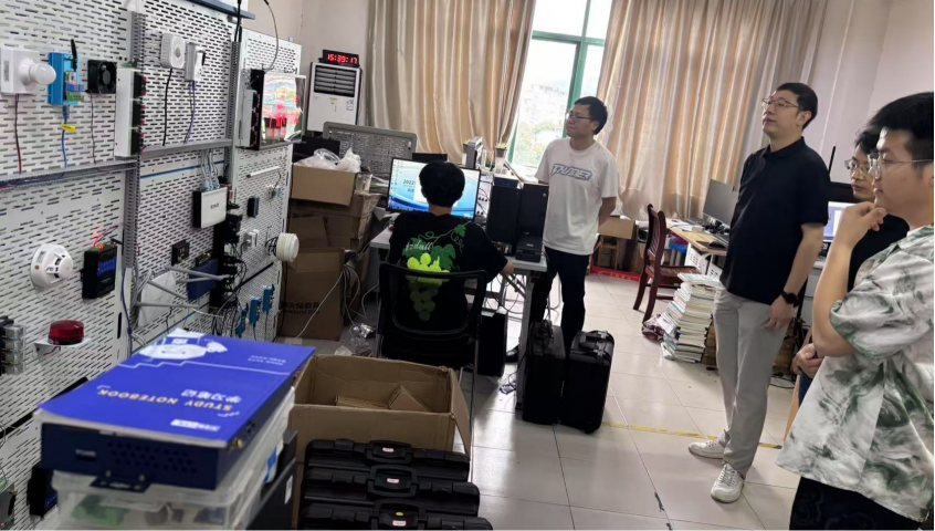 人工智能与信息学院赴江西旅游商贸职业学院调研物联网应用技术专业建设